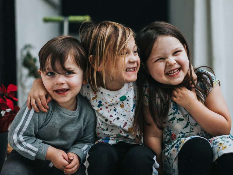 Freundschaften in verschiedenen Lebensphasen: Wie sich Beziehungen ver